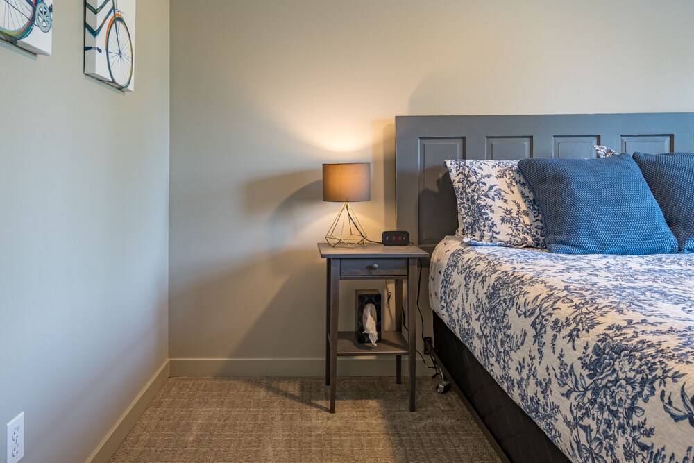 Newly Renovated Stand-alone Home - Hot Tub, Laundry, Minutes To Village - アームストロング