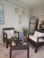 Quarto Individual Deluxe | Sala de estar | Smart TV, Netflix, colunas inteligentes, serviços de streaming 