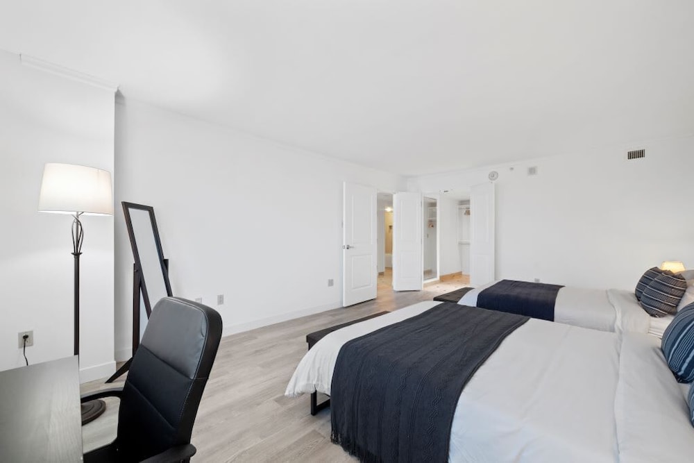 Cozysuites  Two Separate Luxe Ocean Front Condos - Atlantic City, NJ