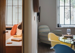 2 quartos, ferros/tábuas de passar roupa