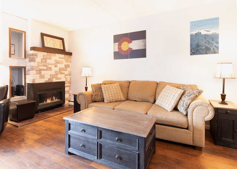 Ski In - Ski Out. Perfect Location. Hot Tub. Pool. - Summit County, CO