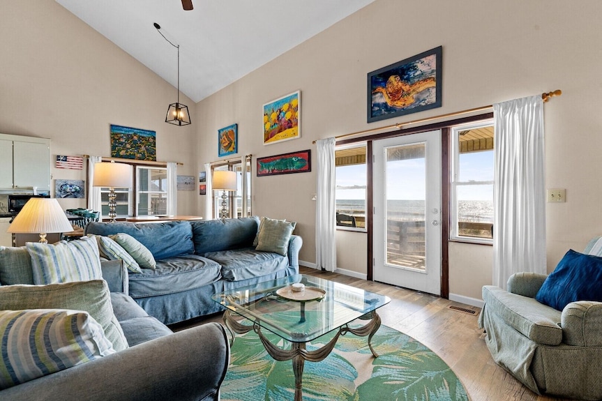 Dream Chaser / 505 W. Beach Drive - Coastal Vacation Resorts - Oak Island, NC