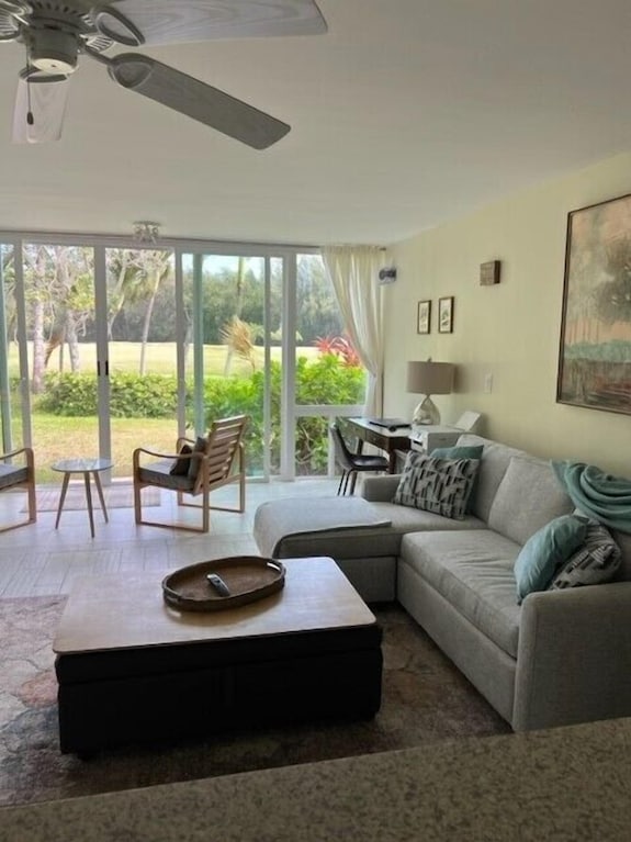 Turtle Bay Heliconia. - Hawái