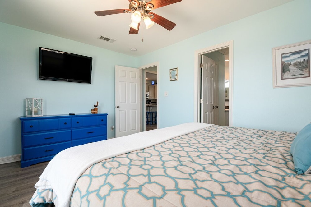 Flower Pot - 3 Bedroom, 2 Bath, Sleeps 10 - Gulf View! - Crystal Beach, TX