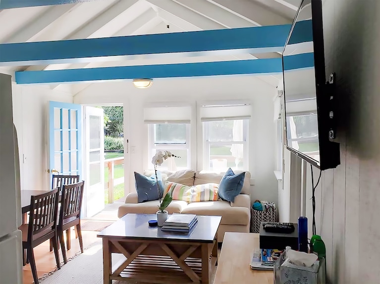 2 Bedroom Hamptons Waterfront Cottage Rental - Long Island, NY