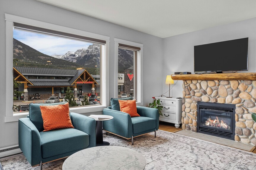 Mid-town Spacious Two-bedroom Plus Den Condo - Alberta