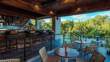 Bar junto à piscina