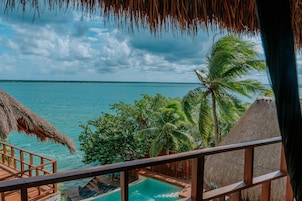 Master Suite with Balcony Lagoon View | Vista da sacada