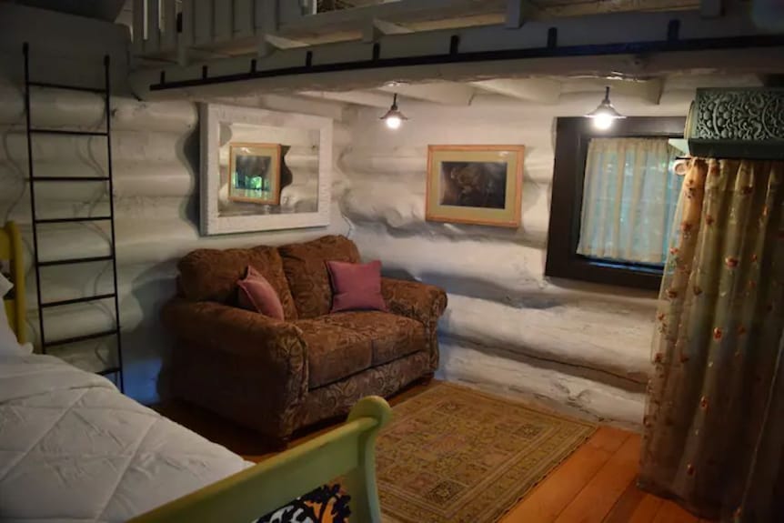 Spring Lake Farm Rustic Log Cabin On 16-acre Private Lake - Smith Mountain Lake, VA