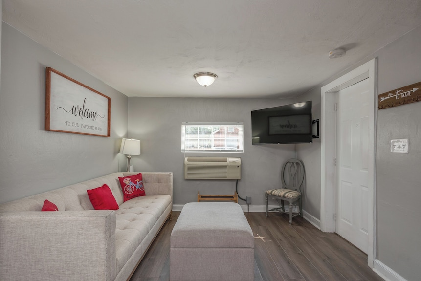 Children's Dream House! Walk To The Beach! - Norfolk, VA