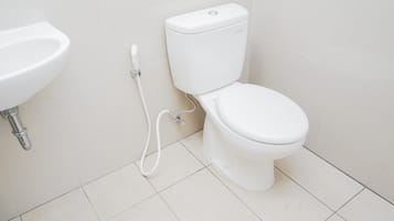 Quarto | Banheiro | Chuveiro, produtos de toalete grátis, toalhas de banho
