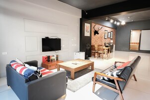 Quarto quádruplo standard | Quartos à prova de som, Wi-Fi de cortesia