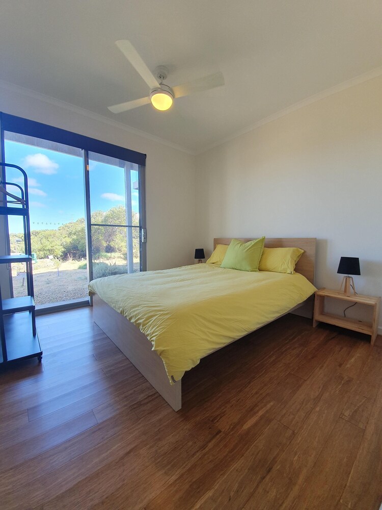 Bombora - Modern House With Sea Views Right Next To Penguin Point Reserve - South Australia