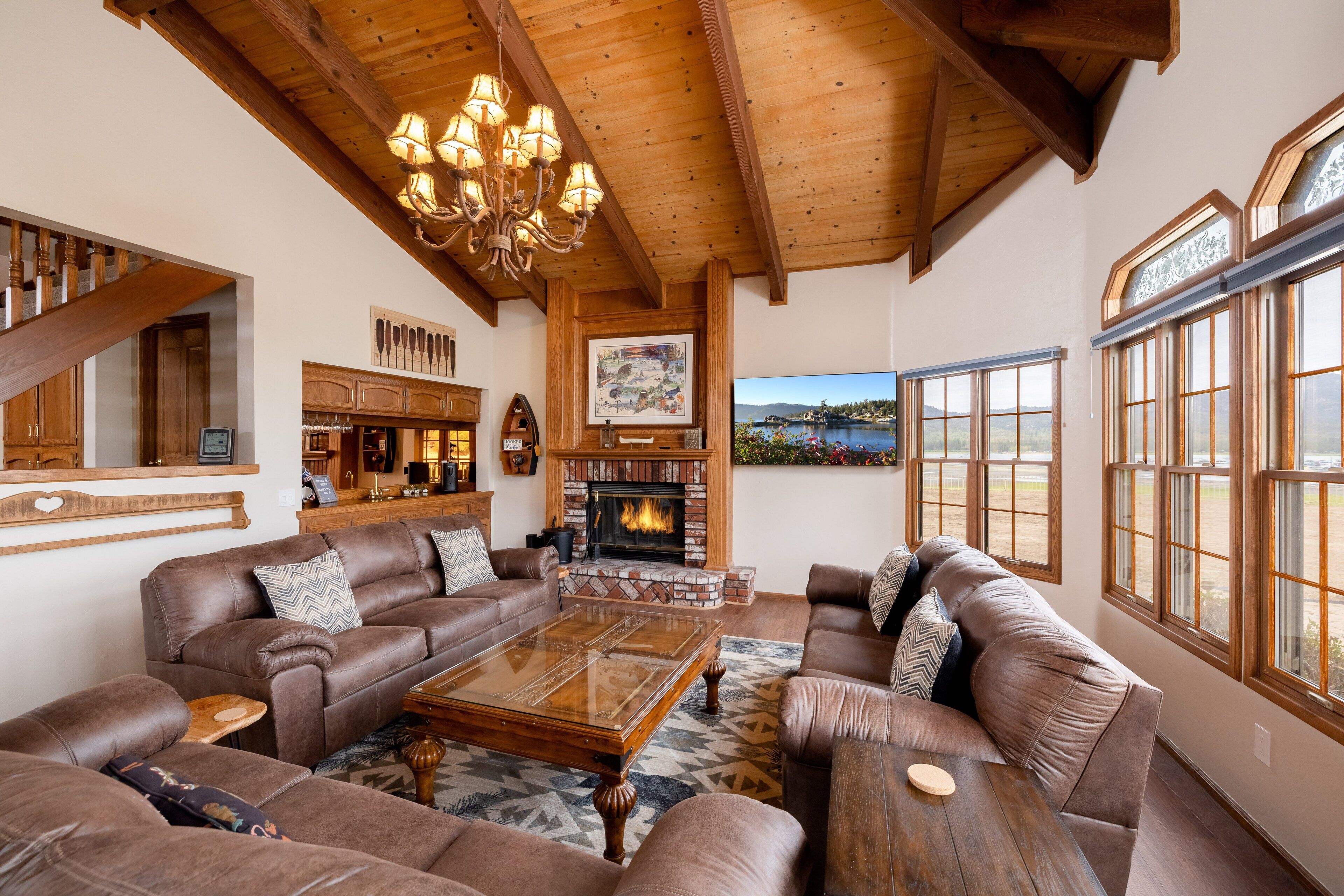 Lakefront Chalet. 4 Bdrm Home With Hot Tub. Fire Pit. Dog Friendly. - Big Bear Lake, CA