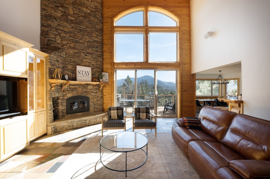 Castle Rock. Best Home, Best Location, Best Views, Best Hot Tub, All In One Place. Ac - Big Bear Lake, CA