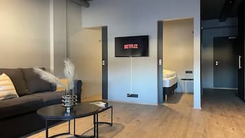 Apartamento Comfort | Sala de estar | Televisor plasma de 40 polegadas com canais por cabo, televisor