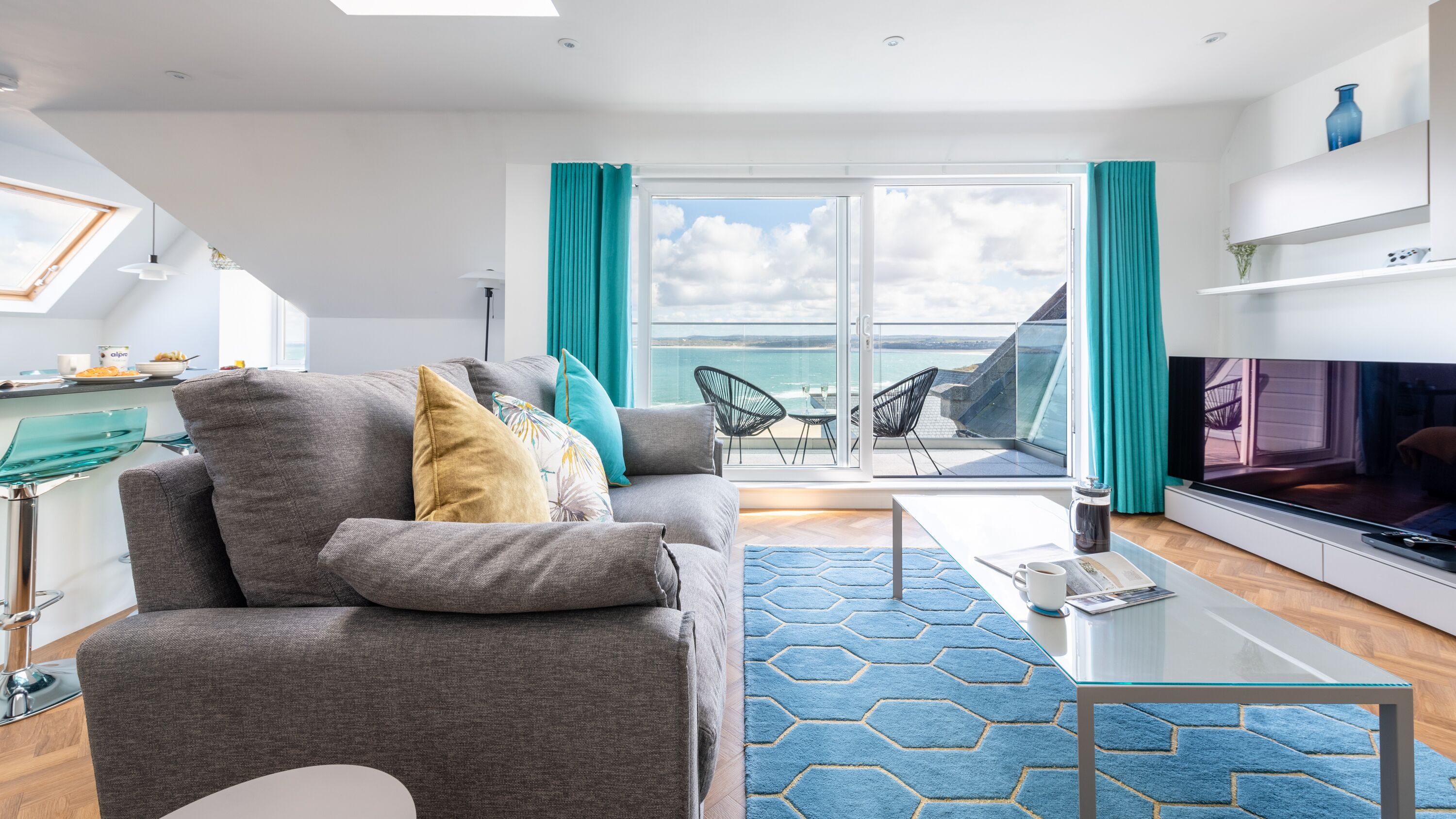 Porthia Penthouse, 2 Bedrooms, 2 Bathrooms, Sea Views, Parking And Free Wifi - St Ives