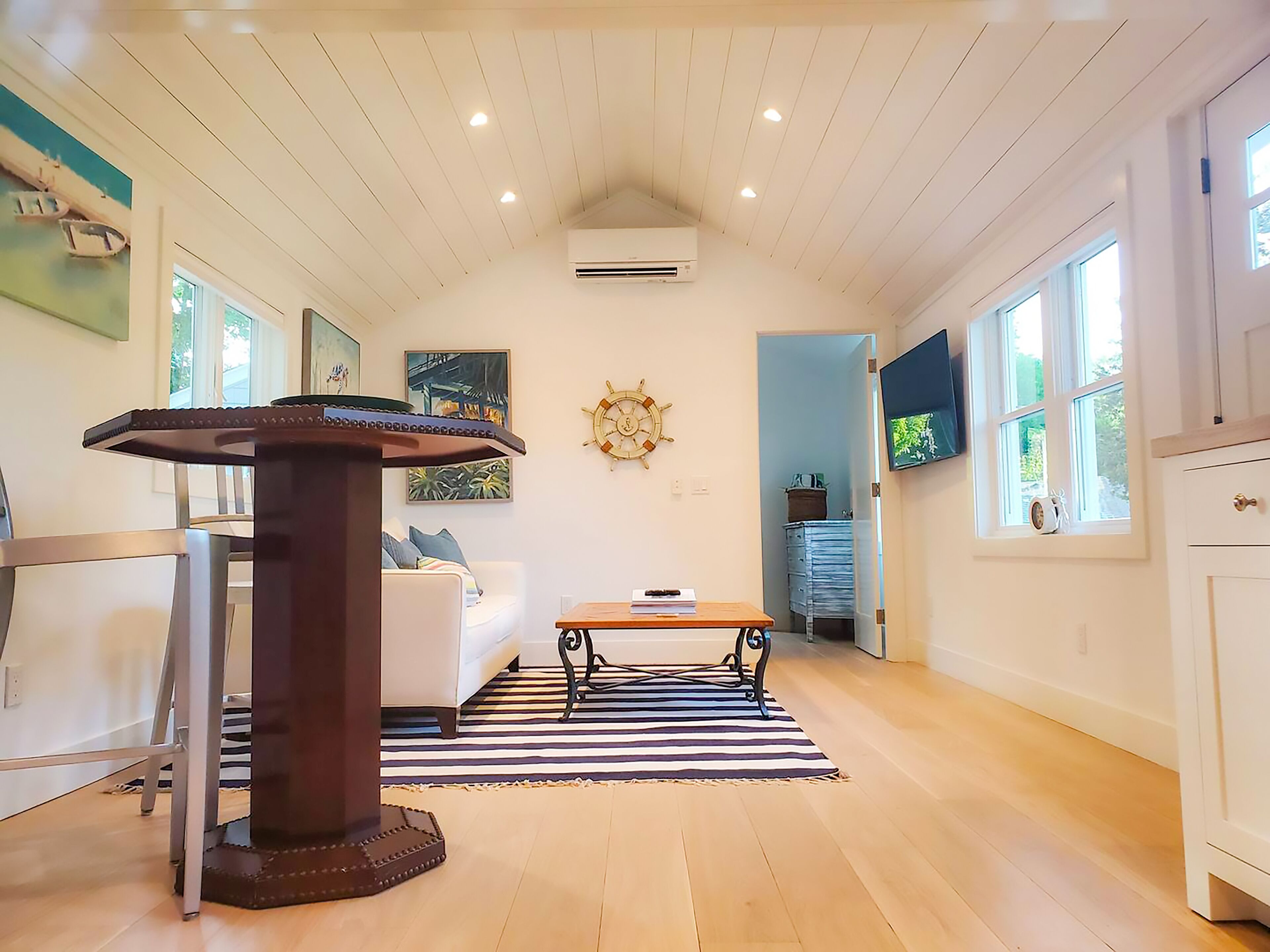 1 Bedroom Hamptons Waterfront Cottage Rental - Riverhead, NY