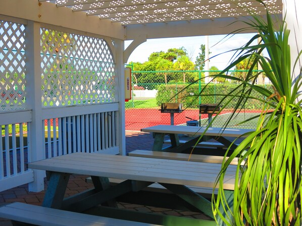 SUBTROPICAL OASIS CONDO, HEATED POOL, STEPS TO THE OCEAN, GREAT ...