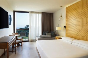 Quarto Deluxe, 1 cama king-size e sofá-cama, varanda, vista para a baía (All-Inclusive) | Roupa de alta qualidade, minibar grátis 