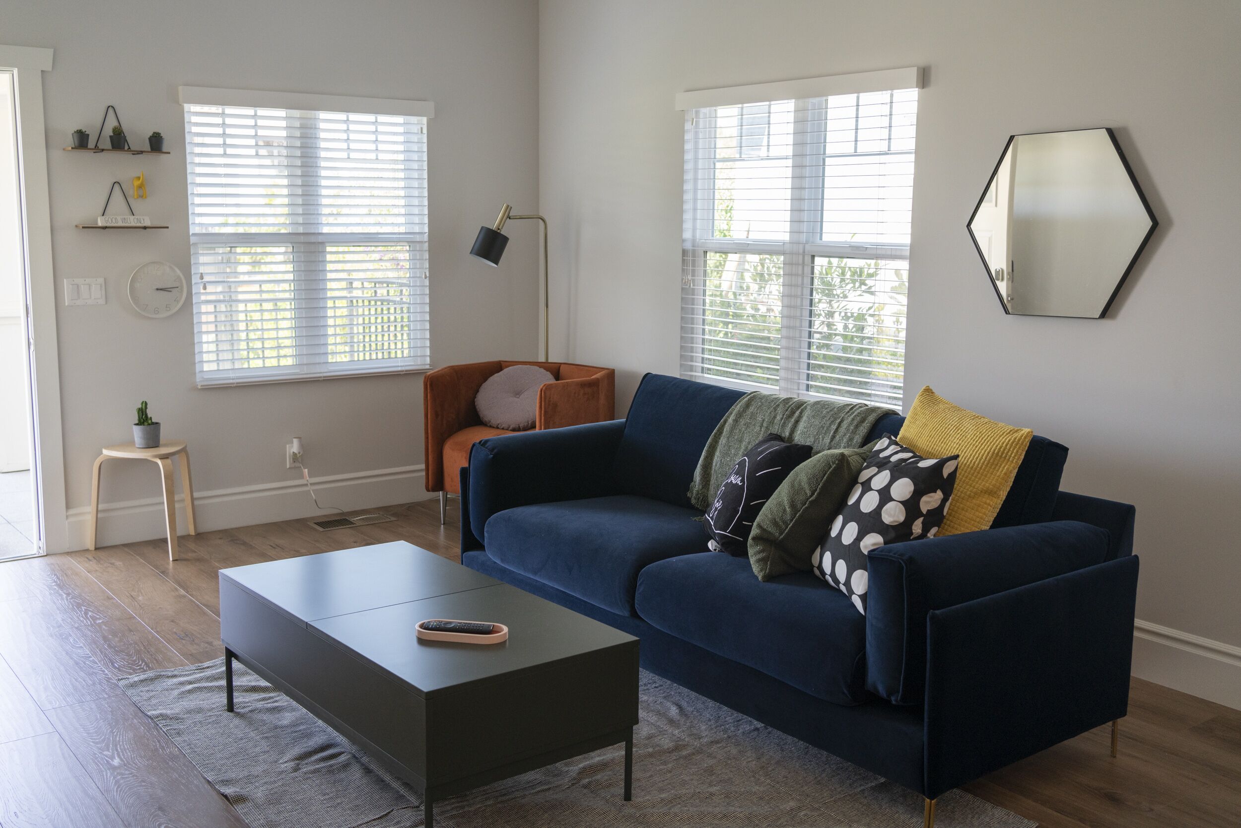 Cheerful Mid-city Gem - Hollywood, CA