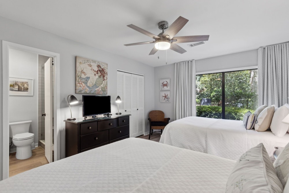 Fairway Oaks Villa - Short Walk To Pools, 3-min Drive To Private Resort Beach Accesses! - Amelia Island, FL