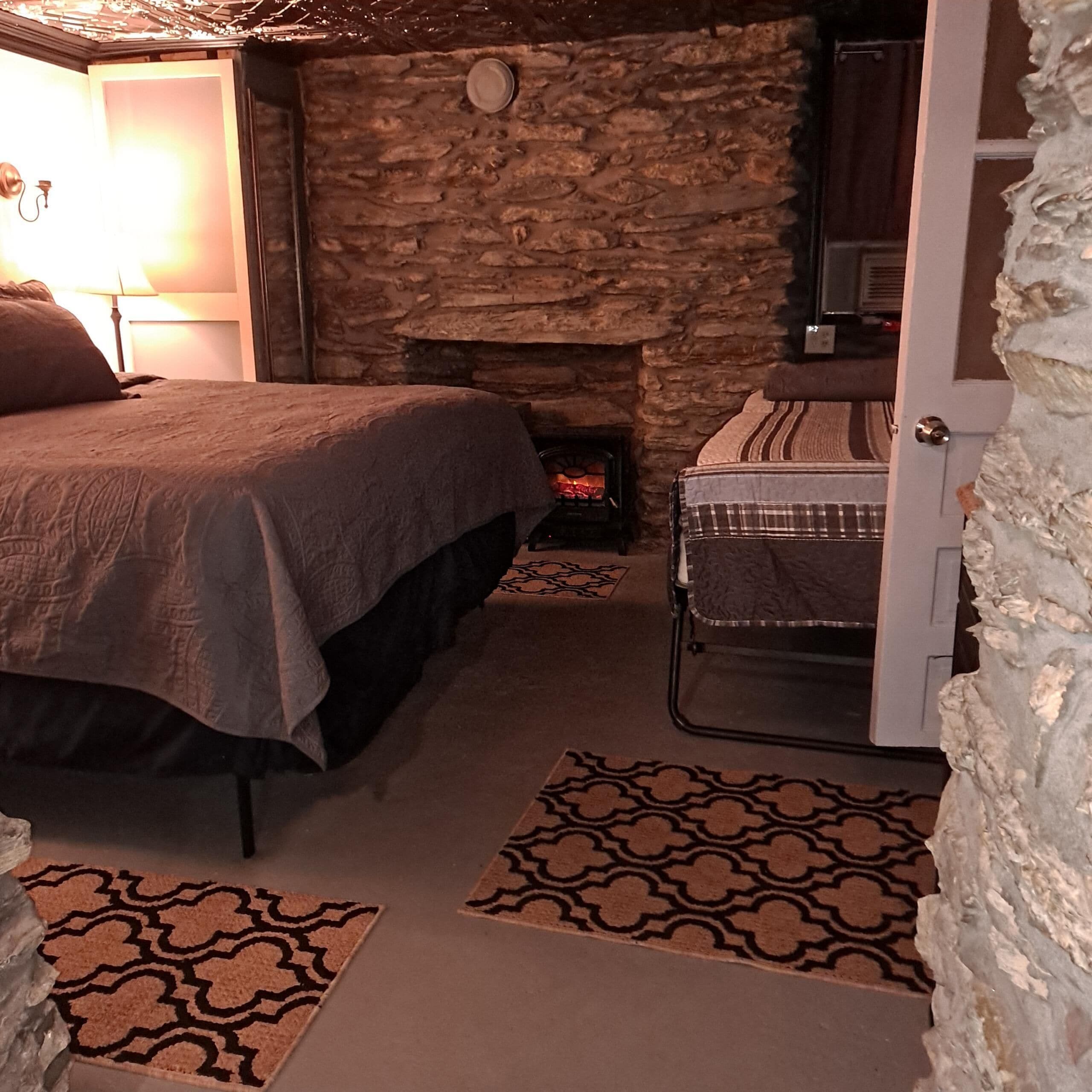 Doppelbett Oder Zwei Einzelbetten-standard-gemeinsames Badezimmer-river View ... - West Virginia