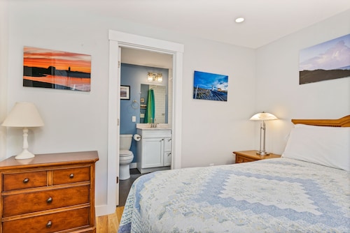 Centrally Located 4br/3ba Victorian Steps To Town Center - Provincetown, MA