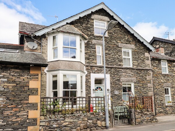 The Postmasters House, Character Holiday Cottage In Windermere - Bowness-on-Windermere