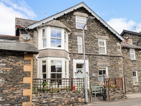 The Postmasters House, Character Holiday Cottage In Windermere - Bowness-on-Windermere