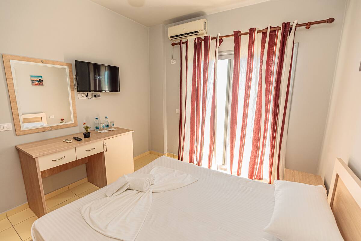 Quarto casal | Wi-Fi de cortesia, roupa de cama