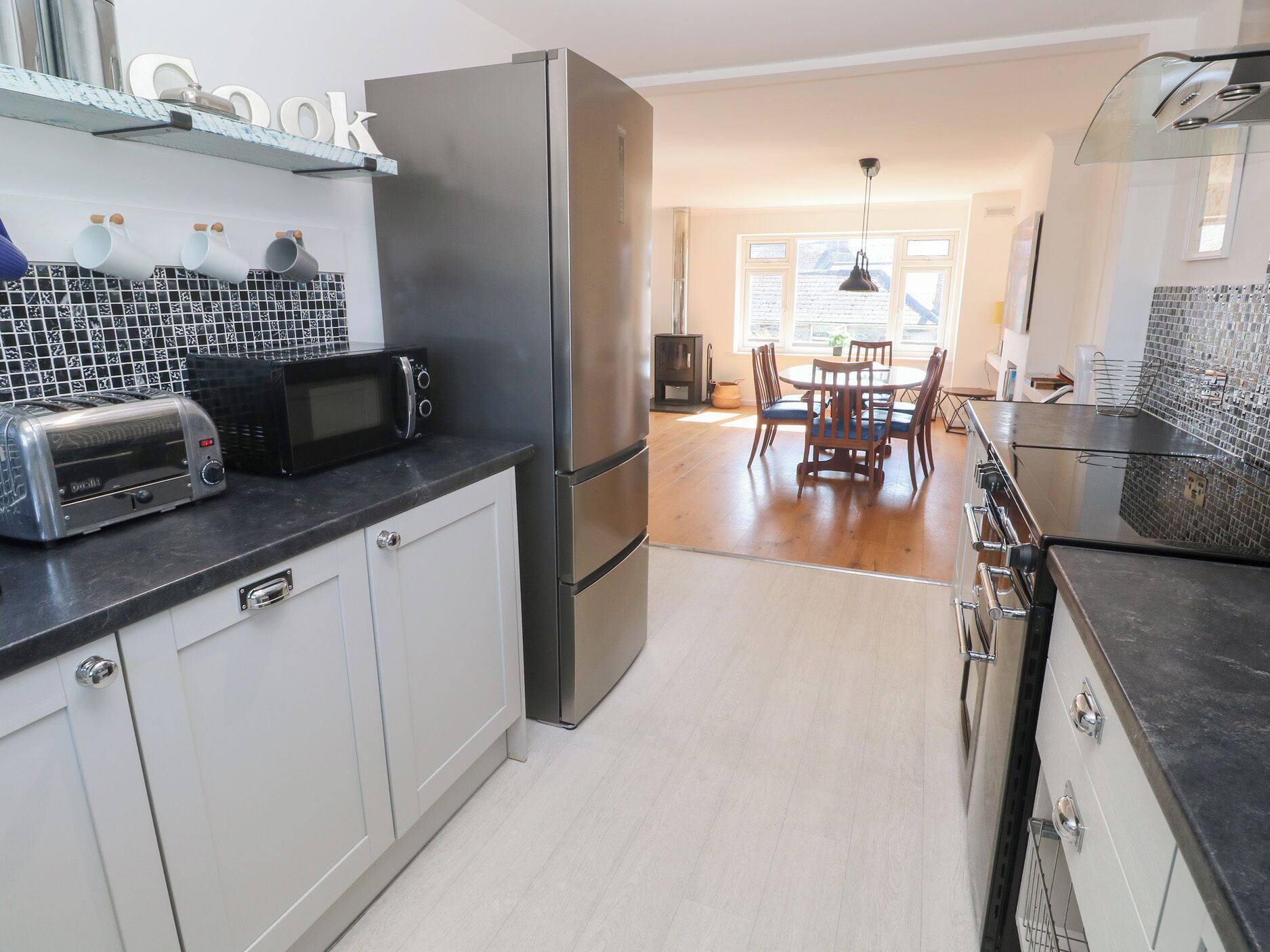 Casa de campo | Cozinha privada | Geladeira, micro-ondas, lava-louças, chaleira elétrica