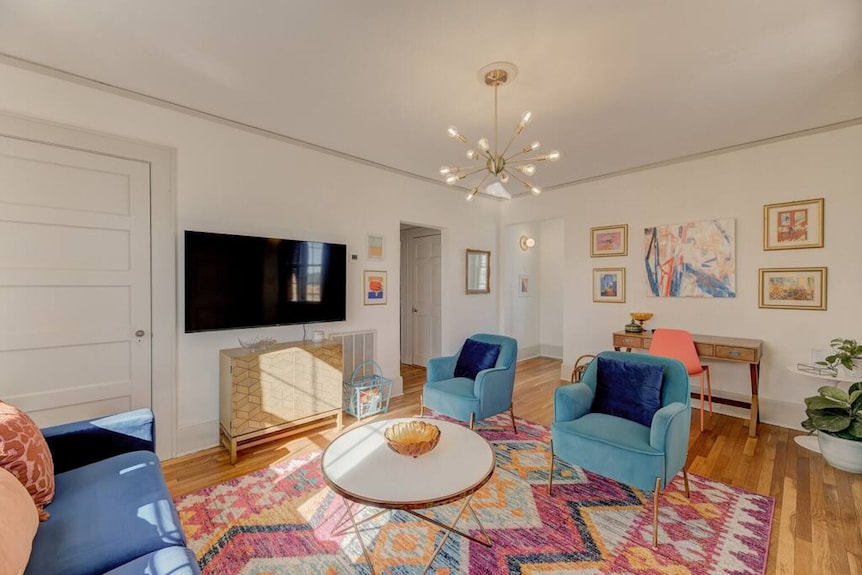 The Jewel Of Bull Street Upstairs - 1 King Bedroom - South Carolina