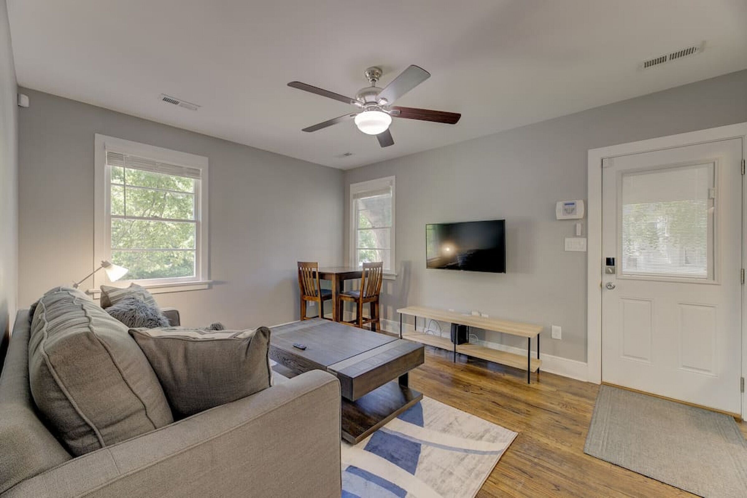 818 Queen St · Relaxing Cozy Apartment In Downtown Cola - Columbia, SC