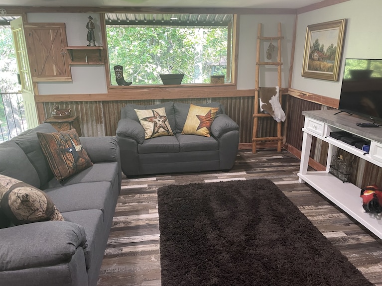 Sleep In A Hayloft - Longview, Tx - Longview, TX