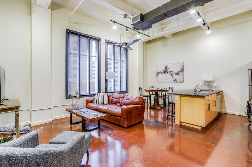 One Bedroom Industrial Loft In Sundance Square - Fort Worth, TX