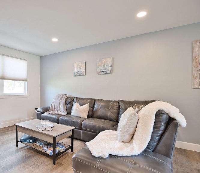 Home Sweet Home <Br>beautiful Newly Remodeled Family Beach Home - Jacksonville Beach, FL