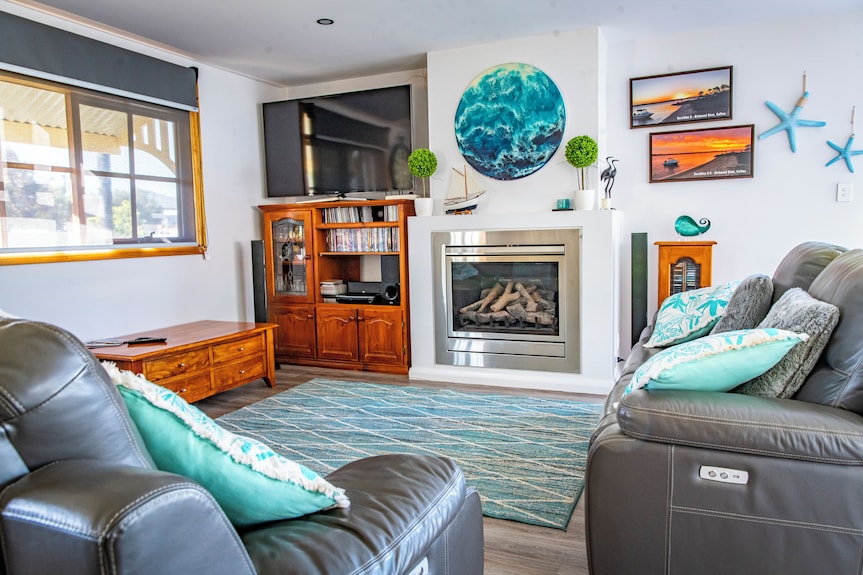 Resort On Morgan - Entertainers Paradise | Stunning Pool | Pet & Family Friendly - Broken Hill