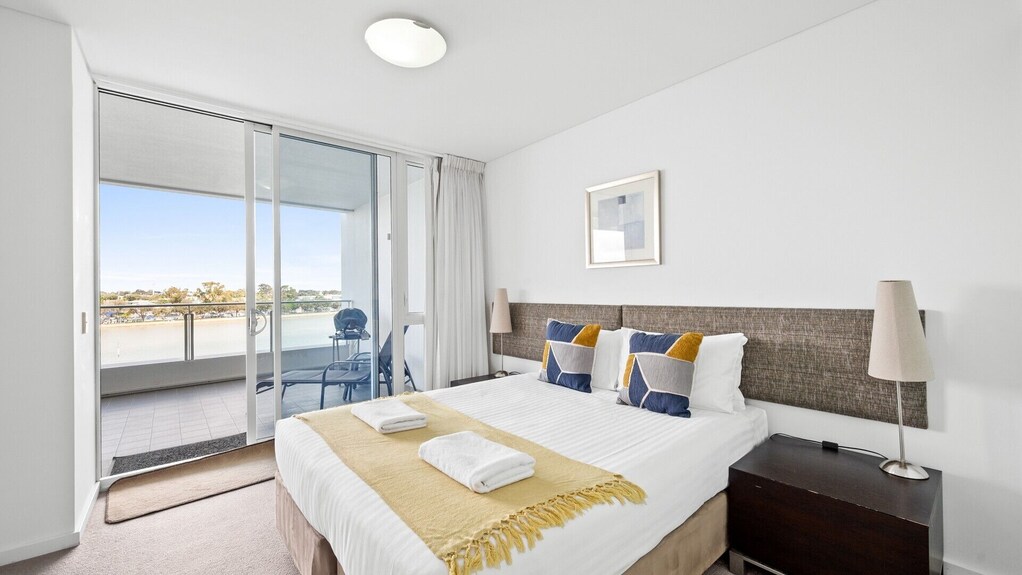 Bridgepoint 502 - 2 Bedroom Apartment - Perth