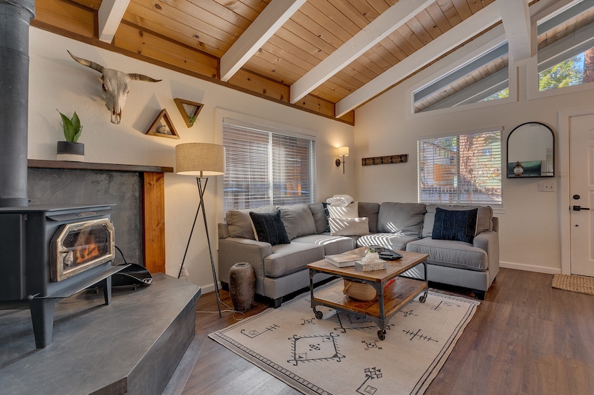 Bear's Den: 2 Br, 1 Ba Cabin / Bungalow In Tahoma, Sleeps 4 - Lake Tahoe