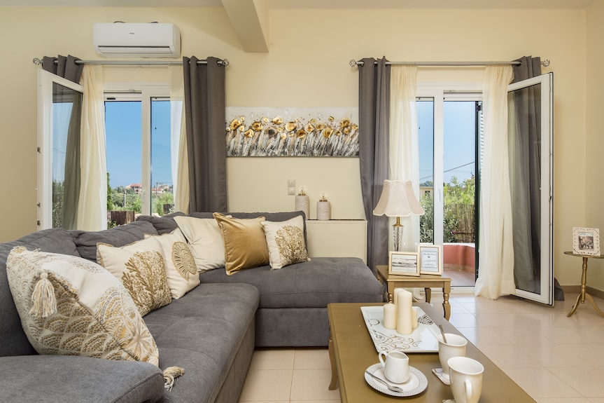 City Villa With Private Pool (Trendy Area) - Corfu