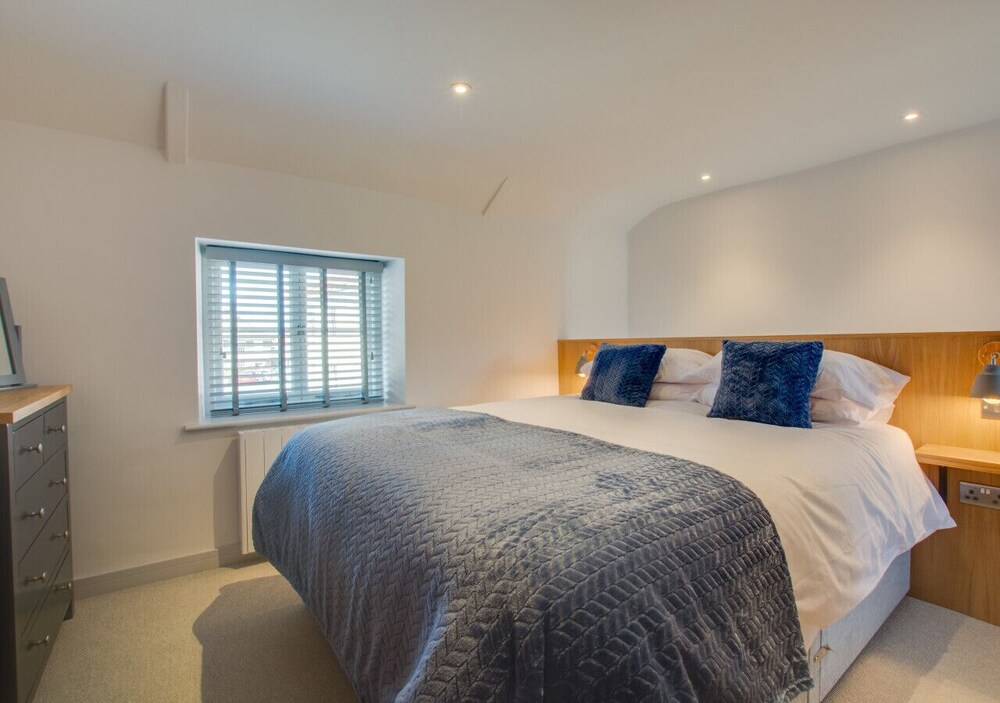 1 Port - One Bedroom Apartment, Sleeps 2 - Holt