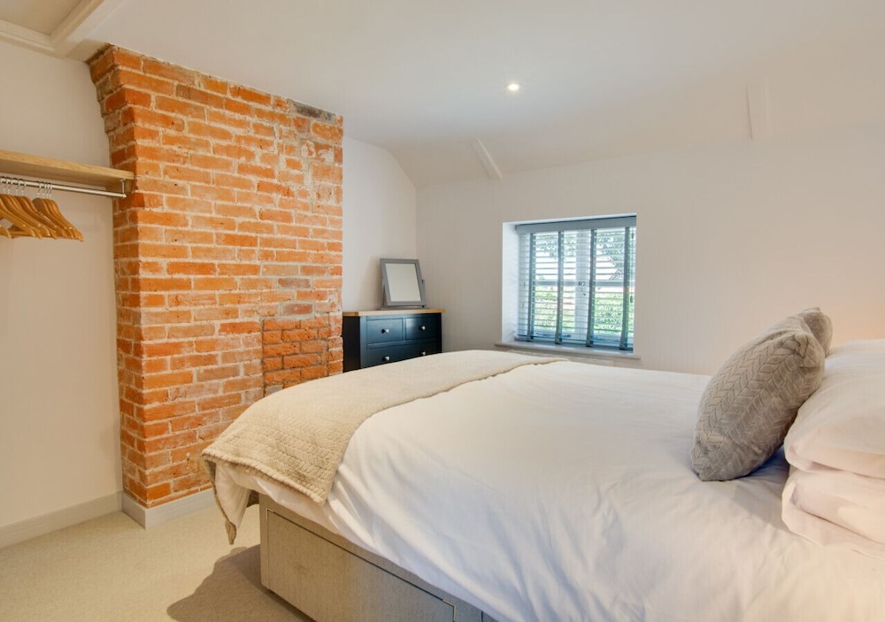 3 Port - One Bedroom Apartment, Sleeps 2 - Holt
