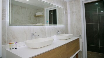 Quarto Premium | Casa de banho | Um polibã
