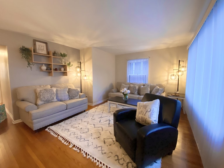Spacious & Cozy Unit In The Heart Of Milwaukee - Milwaukee, WI