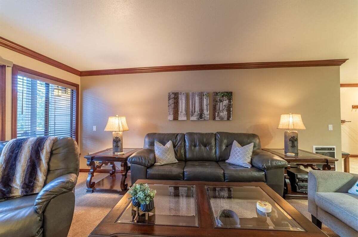 Snowbird 106: Upgraded, Steps To Canyon Lodge - June Lake, CA