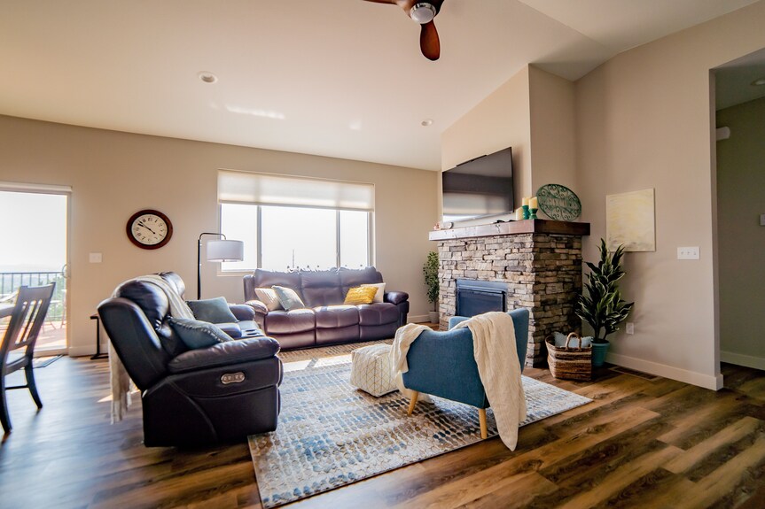 The Overlook - Spacious Modern Home With Panoramic Rapid City Views - Rapid City, SD