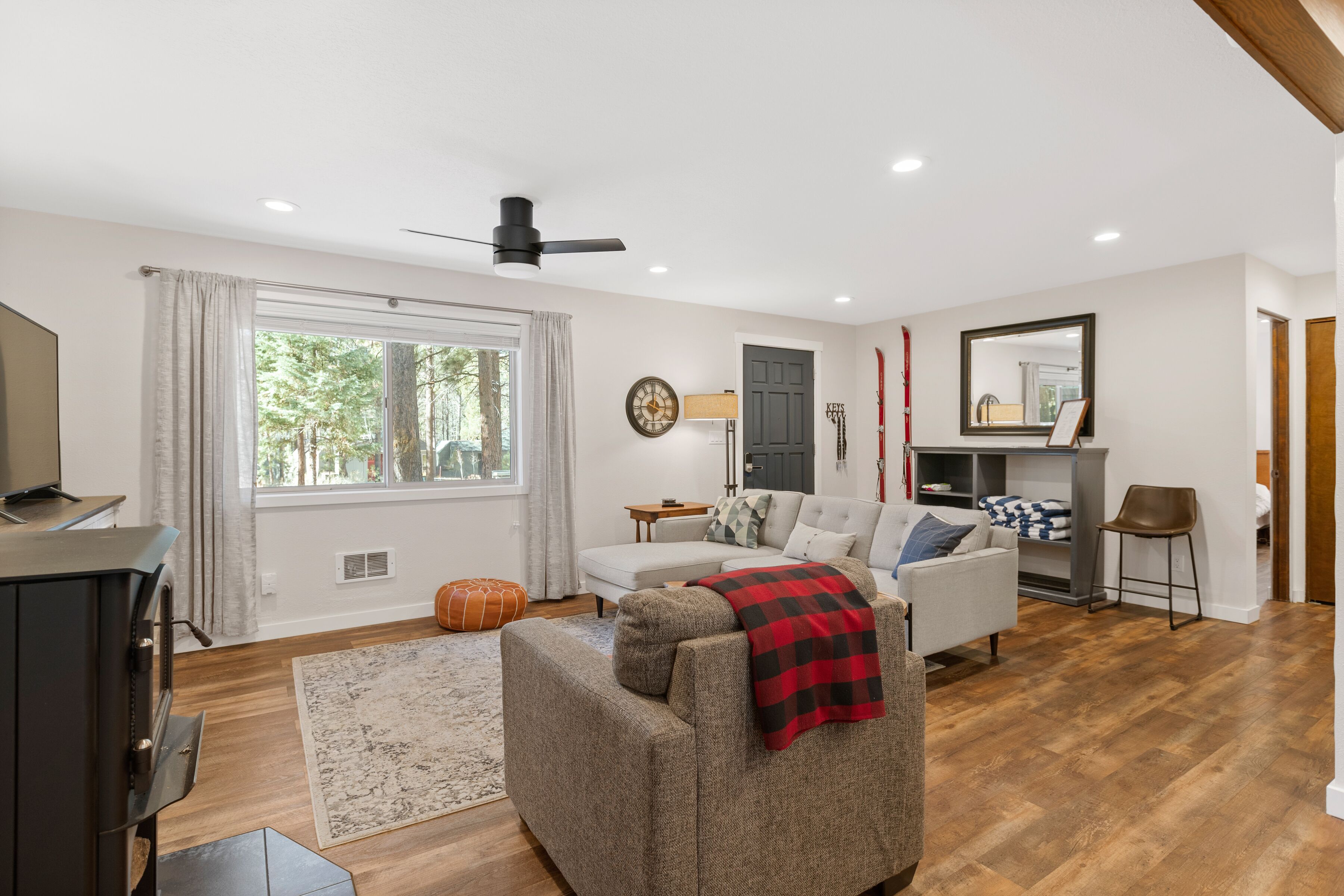 Walk To Village, Sharc Passes, Air Conditioning, King Bed, Bikes - Oregon