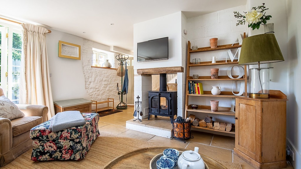 Apple Store Cottage - Sleeps 2 Guests In 1 Bedroom - Chipping Norton