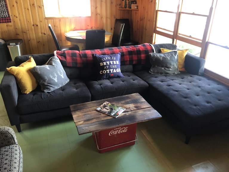 Moondog Retreat: Tranquil Lakefront Cottage - Bracebridge